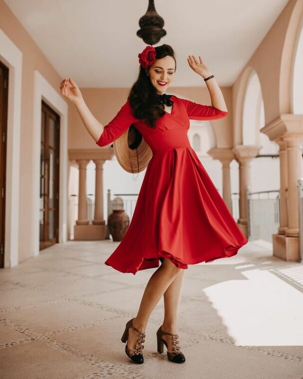 10 Inspirasi OOTD Bertema Vintage, Tampil Klasik dan Simpel - Dailysia