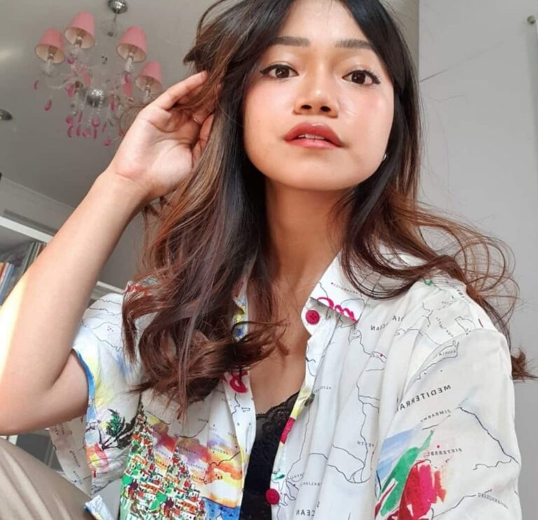 Fathia Izzati - Biodata, Profil, Fakta, Umur, Agama, Suami, Karier