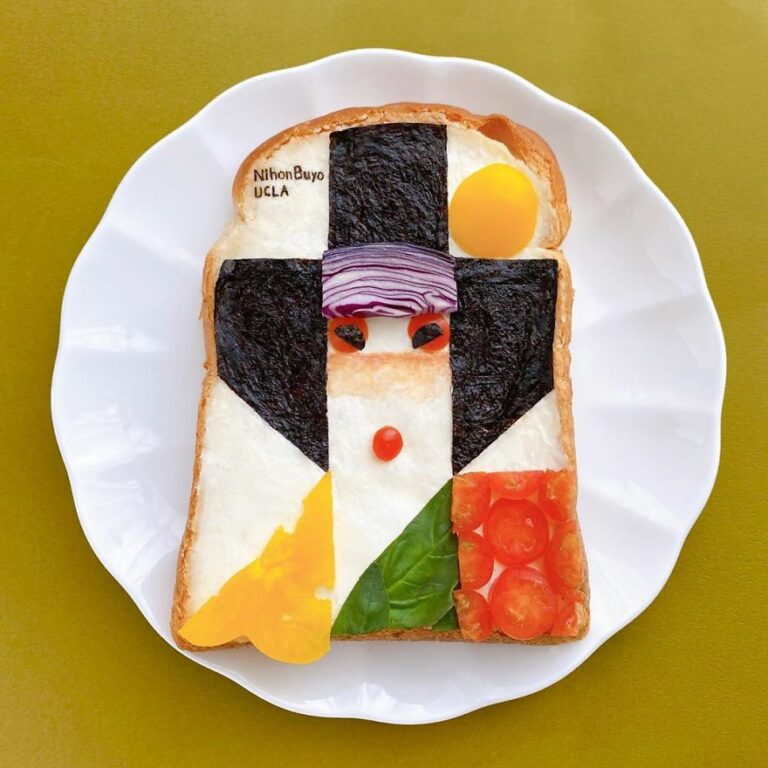 10 Potret Artistik Roti Tawar Jadi Alas Menggambar, Bikin Gak Tega ...