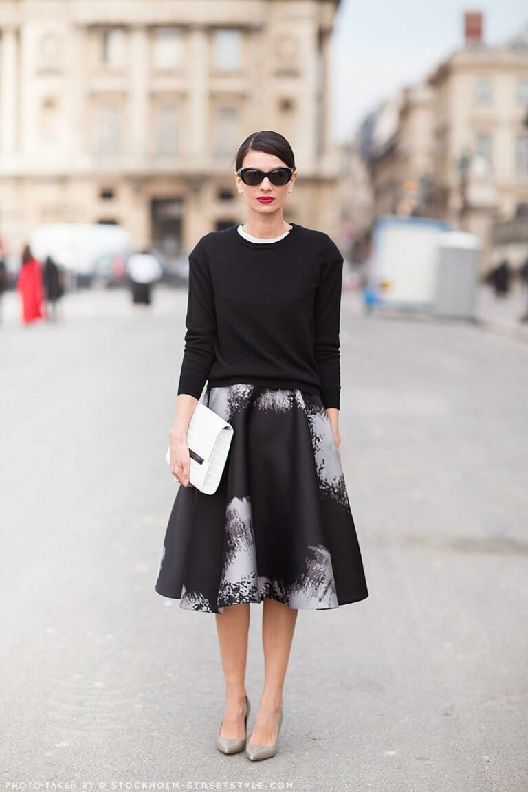 Elegan, 10 Gaya Fashion Serba Hitam Tanpa Takut Kusam - Dailysia