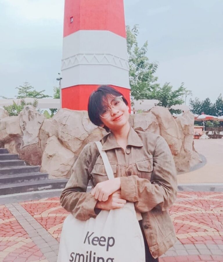 10 Potret Flora Shafiq, Member JKT48 yang Positif Covid-19 - Dailysia