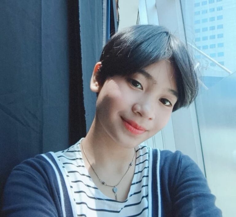 10 Potret Flora Shafiq, Member JKT48 yang Positif Covid-19 - Dailysia