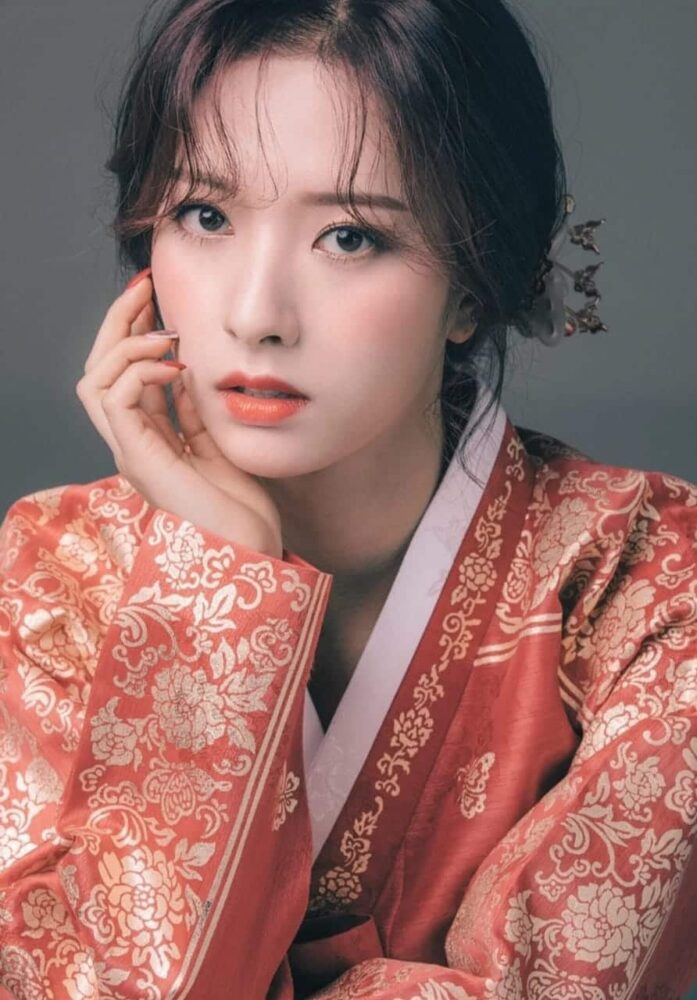 10 Idol KPop yang Tampil Memukau Kala Kenakan Hanbok - Dailysia