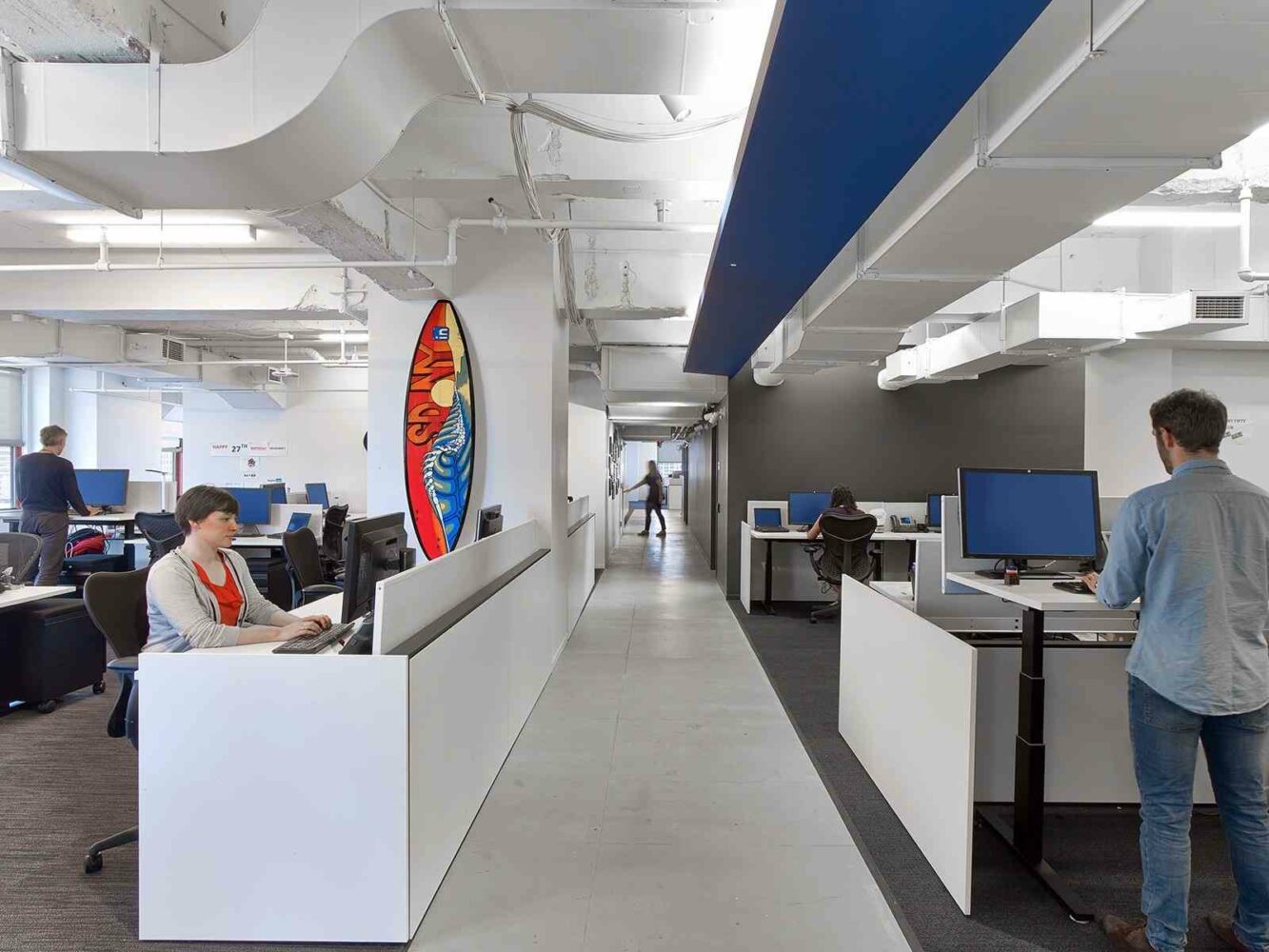 10 Potret Kantor Linkedin Bernuansa biru, Ada Ruang Tersembunyi Dibalik ...