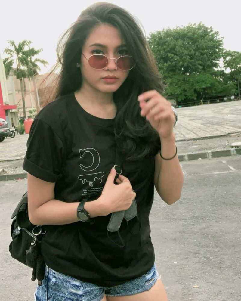 10 Pesona Billa Reforma Devi, SPG Good Ponsel yang Viral di TikTok ...