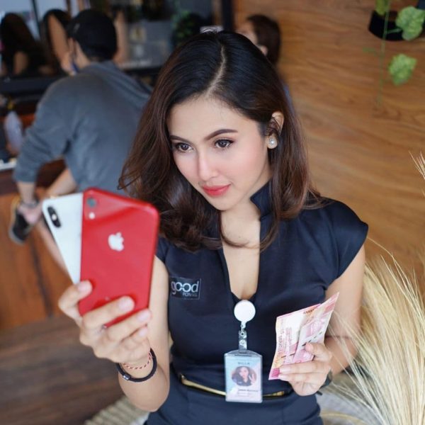 10 Pesona Billa Reforma Devi, SPG Good Ponsel yang Viral di TikTok ...