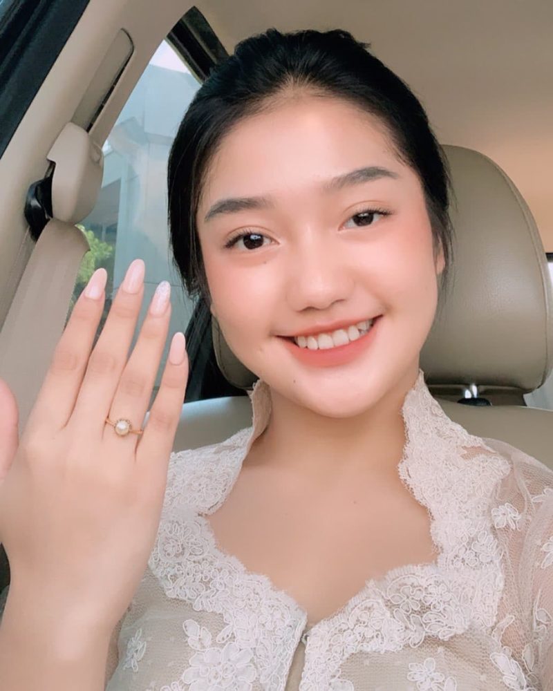 Viral di TikTok, Ini 10 Potret Chandrika Chika yang Suka Gaya Casual - Dailysia