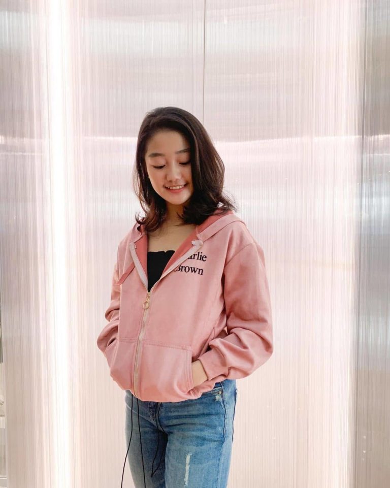 Viral di TikTok, Ini 10 Potret Chandrika Chika yang Suka Gaya Casual ...