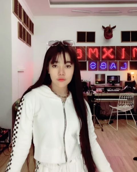 10 Potret Cantik Cahyaniryn, TikTokers Asal Purwodadi dengan Jutaan ...