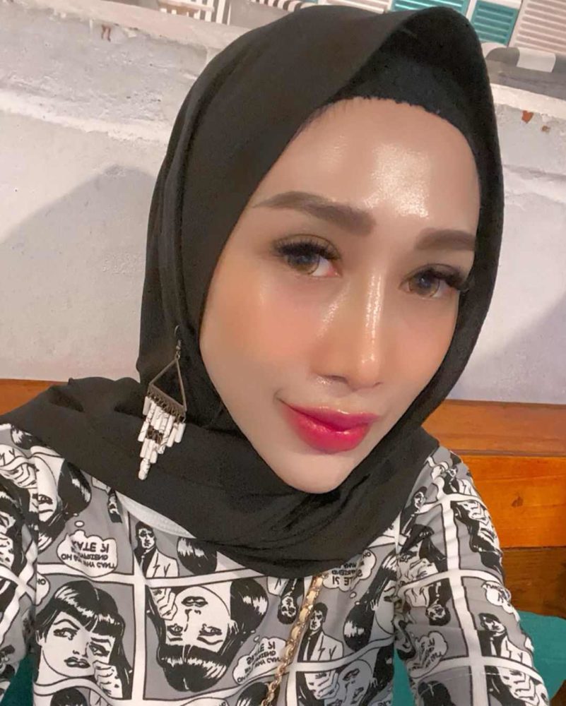 10 Potret Reza Gladys, Dokter Kecantikan yang Viral Karena Gaya ...