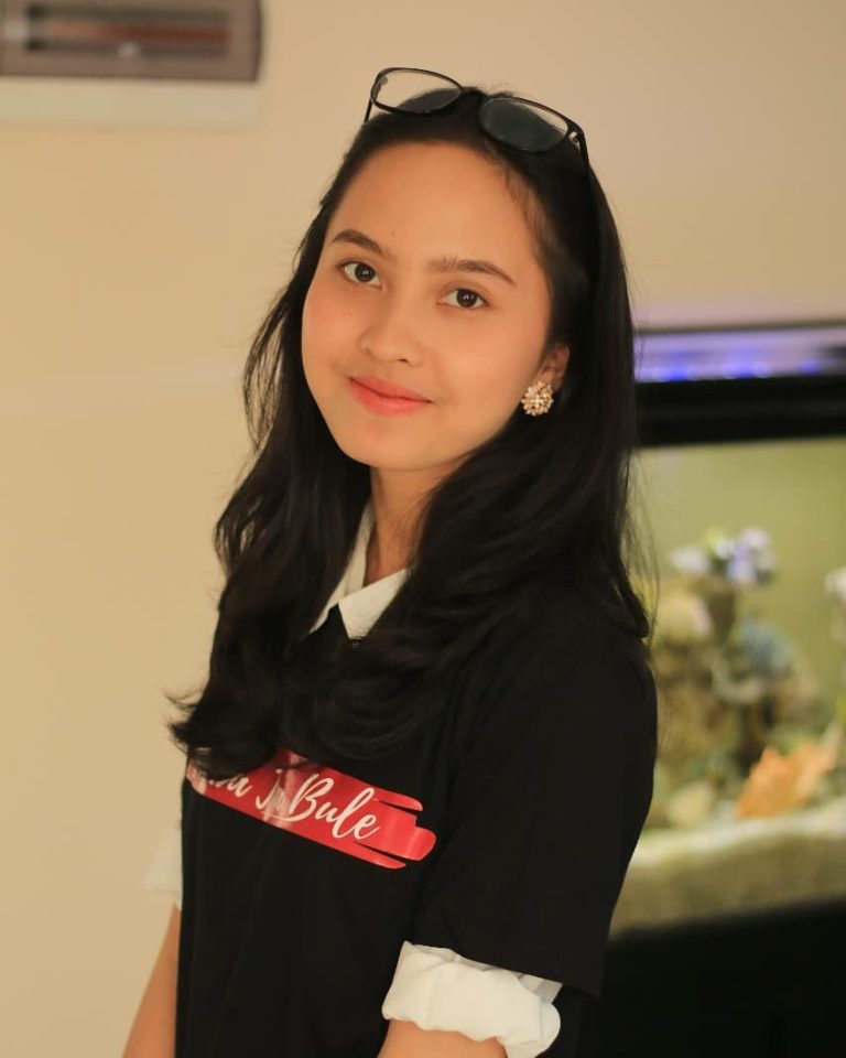 Resmi Menikah, 10 Potret Triyana Mahadewi Istri Youtuber Turah ...