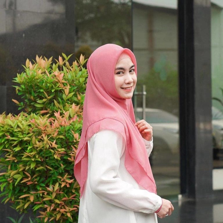 Anisa Rahma - Biodata, Profil, Fakta, Umur, Agama, Suami, Film