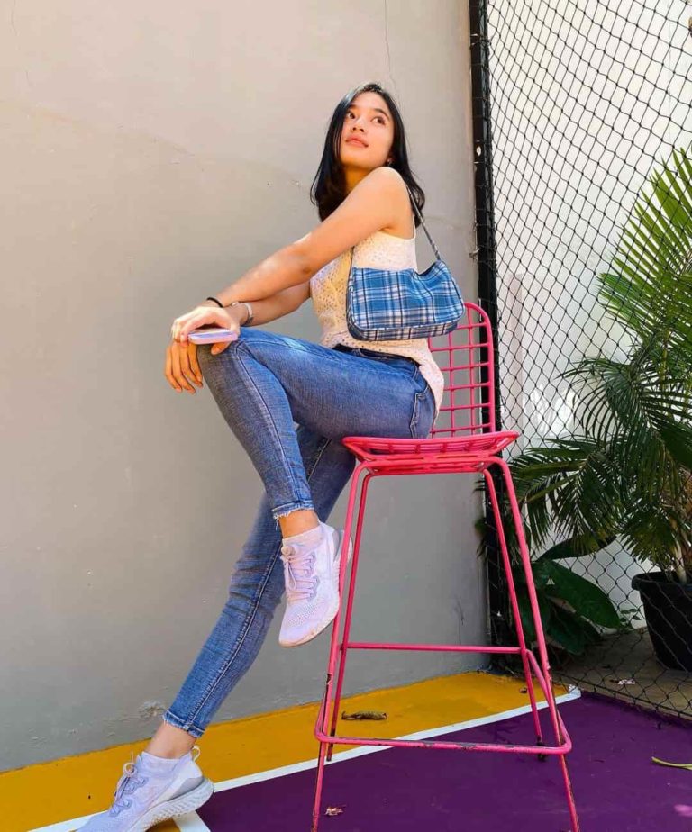 Punya Senyum Manis, 10 Pesona Desita Aurellya Pengasuh Baby Kiano ...