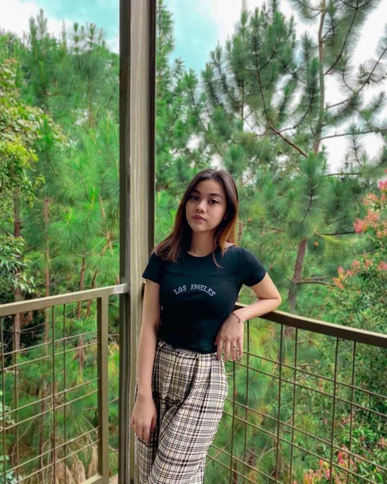 Frislly Herlind - Biodata, Profil, Fakta, Umur, Agama, Pacar, Film