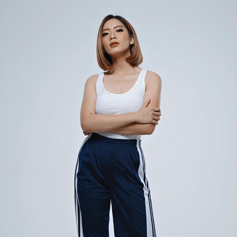 10 Potret Harly Valentina, Presenter yang Jago Bawakan Acara Olahraga