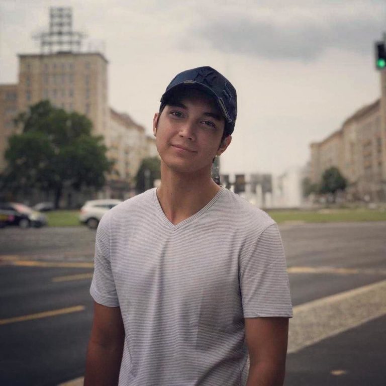 Junior Roberts - Biodata, Profil, Fakta, Umur, Agama, Pacar, Film