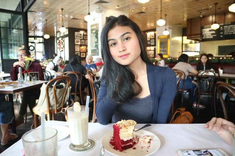 Jarang Terekspos, Ini 10 Pesona Junisya Dwi Putri Anak Aktor Dwi Yan