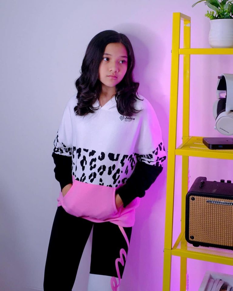 10 Pesona Naisa Alifia Yuriza, YouTuber yang Dikabarkan Pacar Fateh ...