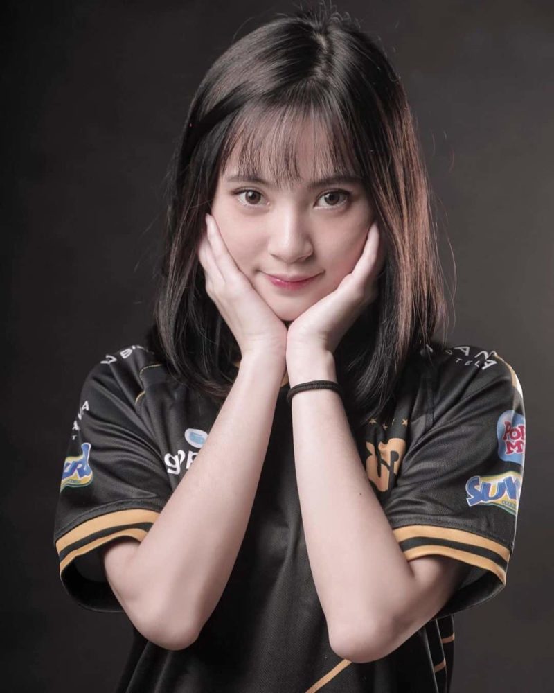 10 Pesona Vivi Novica, Anggota RRQ Hikari yang Dekat dengan EVOS ...