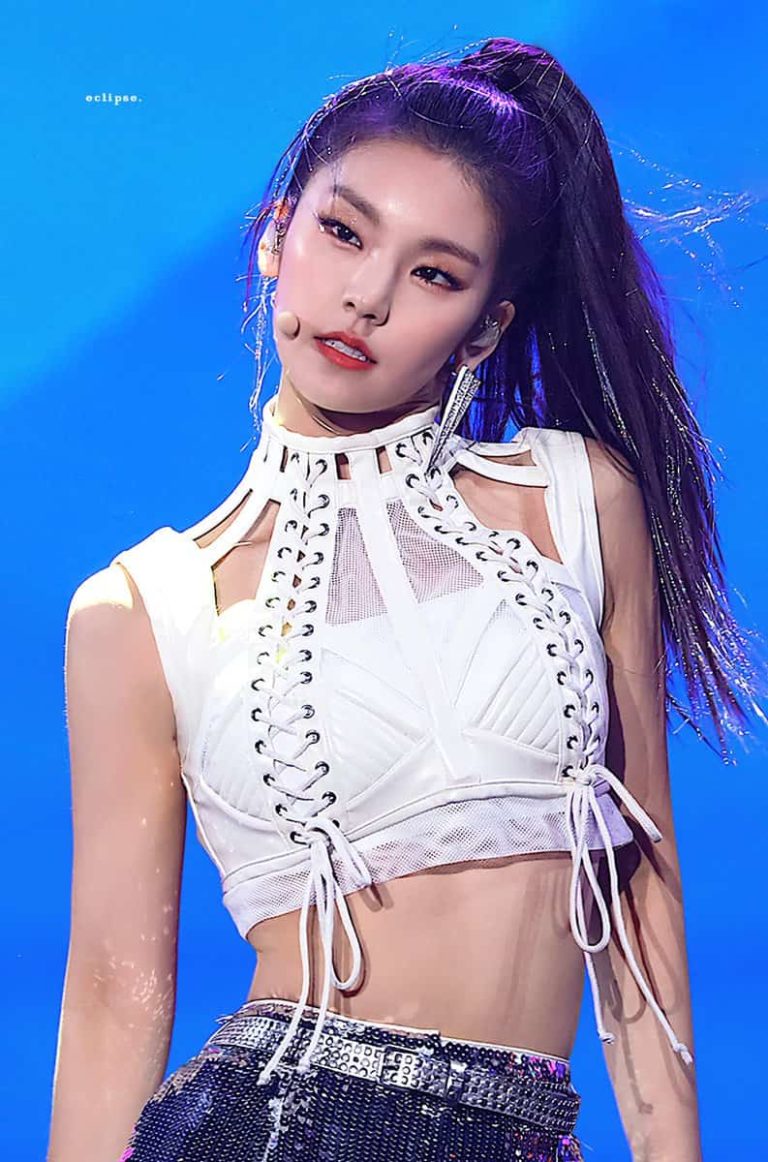 Bikin Terpana, 10 Idol KPop Cewek Ini Pancarkan Aura Seksi di Atas ...