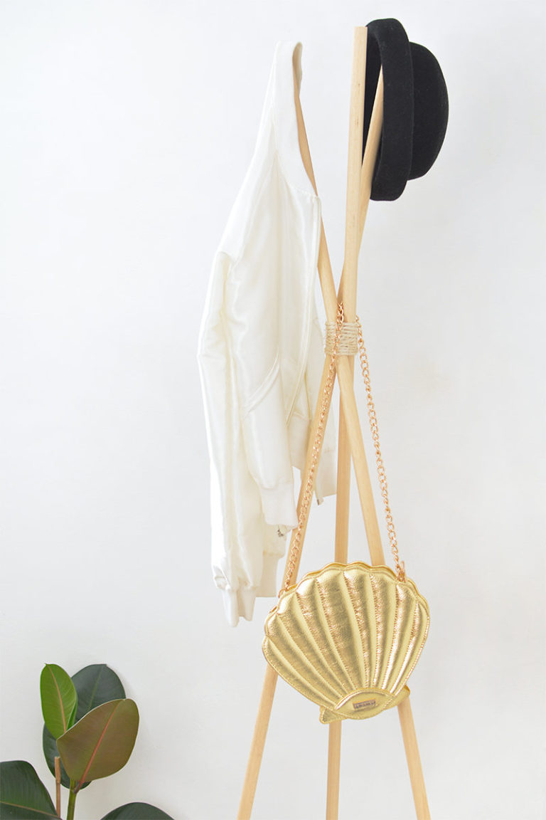 10 Desain Gantungan Topi yang Super Cute, Wajib Punya Deh! - Dailysia