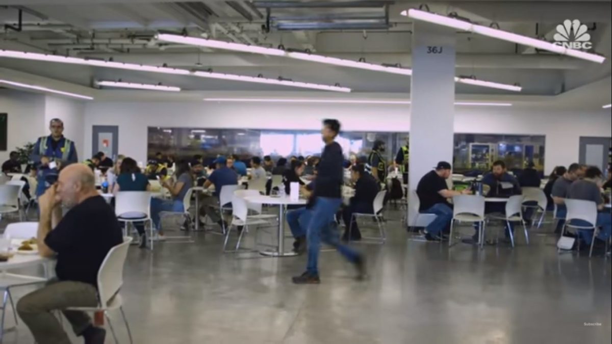 Penuh dengan Robot, 10 Potret Pabrik Tesla Gigafactory 1 di Nevada ...