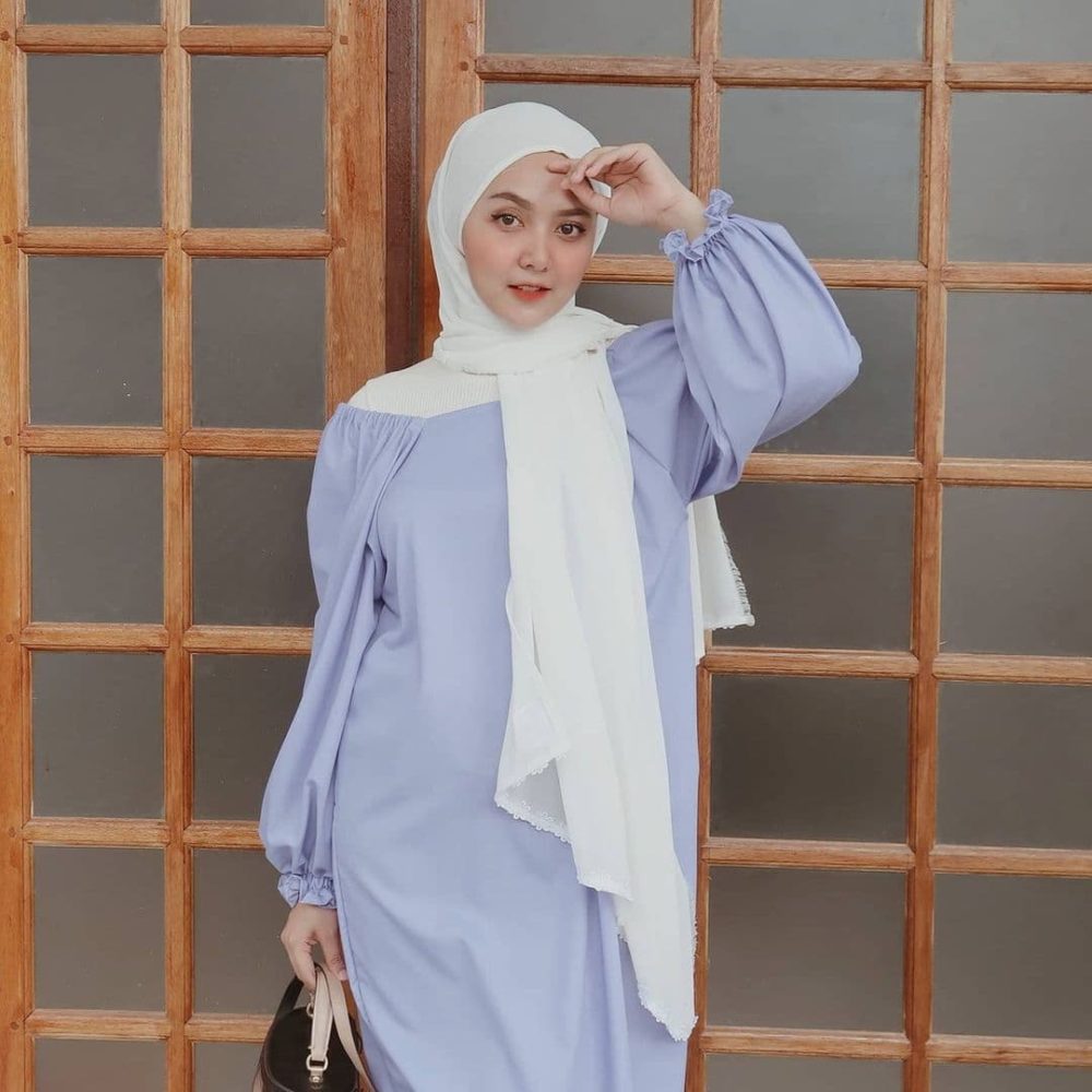 10 Pesona Astrid Redcita Bilhaq Karil, Selebgram Hijaber Bersuara Merdu