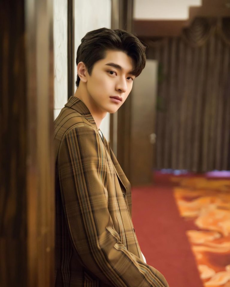 Lin Yi - Biodata, Profil, Fakta, Agama, Umur, Pacar, Karier