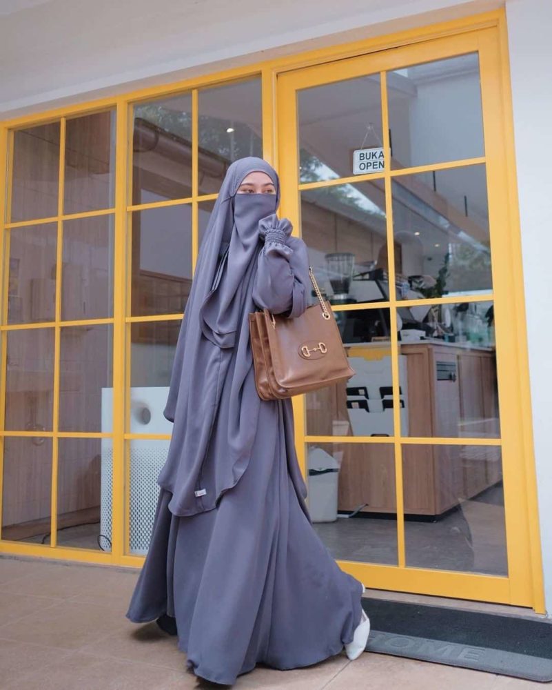 10 Potret Wardah Maulina, Selebgram Viral yang Izinkan Suami Poligami