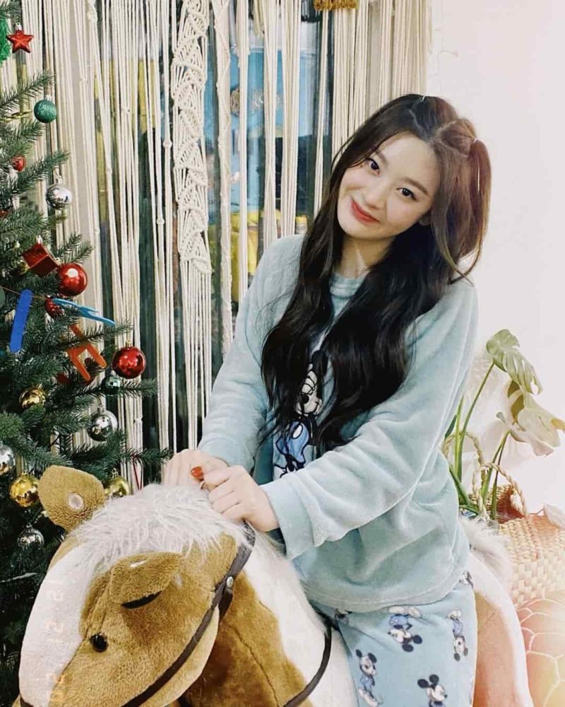 7 Idol KPop Wanita Kelahiran 2004, Cantik dan Multitalenta - Dailysia