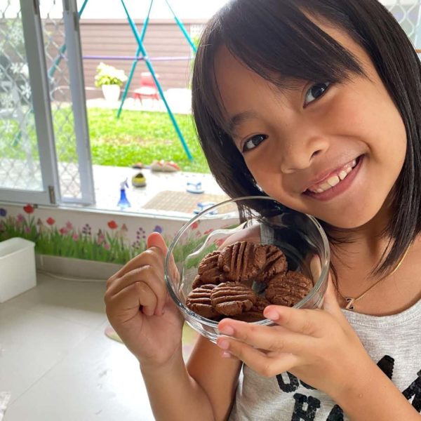 10 Potret Lucu YouTuber Cilik Zara Cute yang Suka Bikin Konten Masak