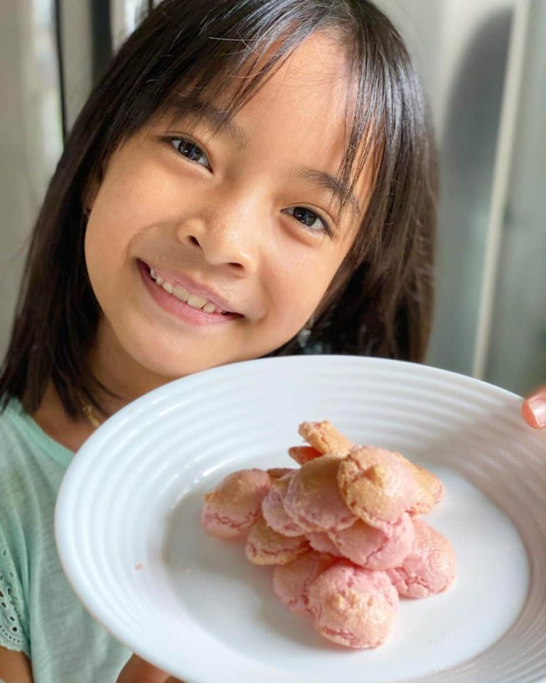 10 Potret Lucu YouTuber Cilik Zara Cute yang Suka Bikin Konten Masak