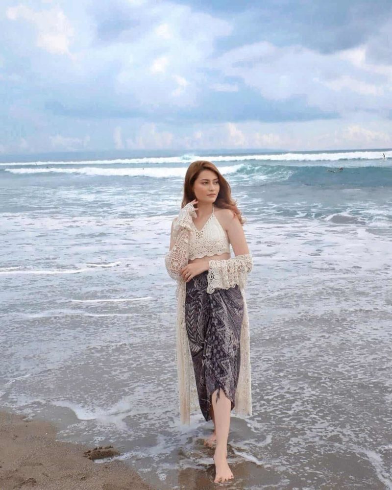 10 Potret Azmi Wanda, TikToker Cantik 'Kembaran' Rachquel Nesia