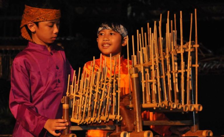 Pernah Diklaim Malaysia, Alat Musik Angklung Asli dari Jawa Barat