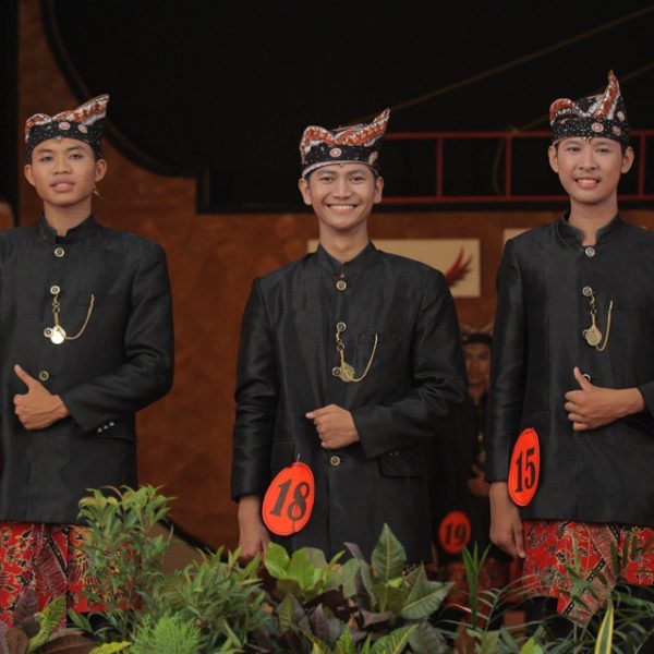 Beraneka Ragam, 10 Pakaian Adat Jawa Timur yang Kerap Dipakai Saat ...