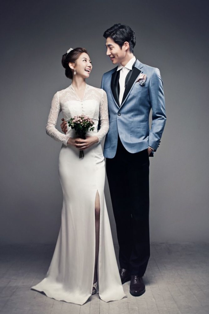 Formal Hingga Casual, 10 Inspirasi Pre-Wedding Studio - Dailysia