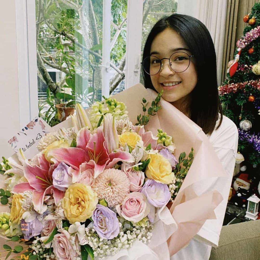 10 Potret Cantik Elsa Japasal, TikToker Manis Bersuara Merdu - Dailysia