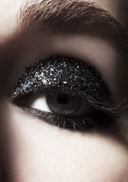 Berkilau Abis, 10 Ide Makeup Eyeshadow dengan Glitter - Dailysia