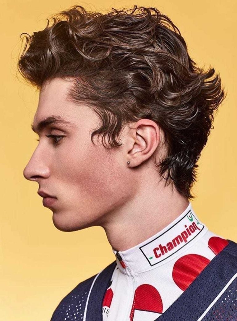 10 Variasi Rambut Ikal Pria, Bikin Rambut Tampak Tebal - Dailysia