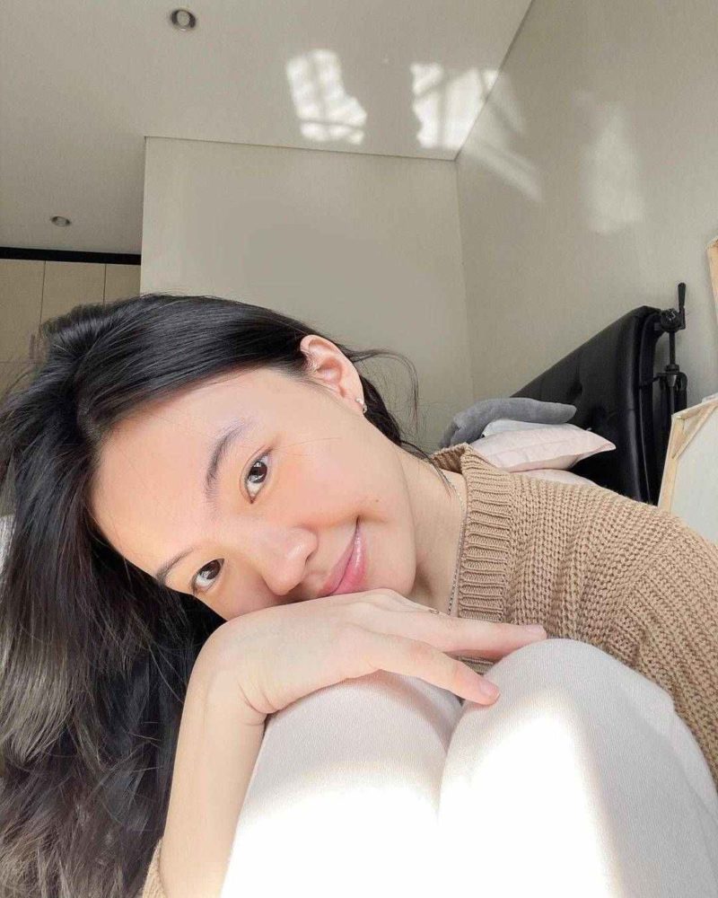 10 Pesona Erika Richardo, TikToker Berbakat yang Jago Melukis - Dailysia