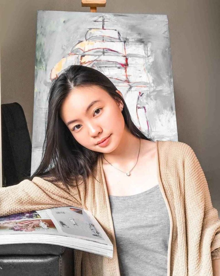 10 Pesona Erika Richardo, TikToker Berbakat yang Jago Melukis - Dailysia