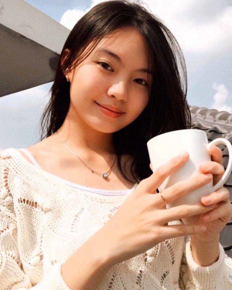 10 Pesona Erika Richardo, TikToker Berbakat yang Jago Melukis - Dailysia