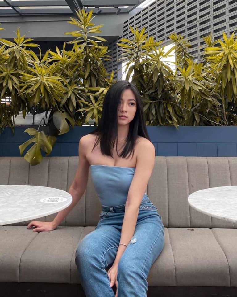 Body Goals, 10 Pesona Yacintha Clarissa Model yang Curi Perhatian