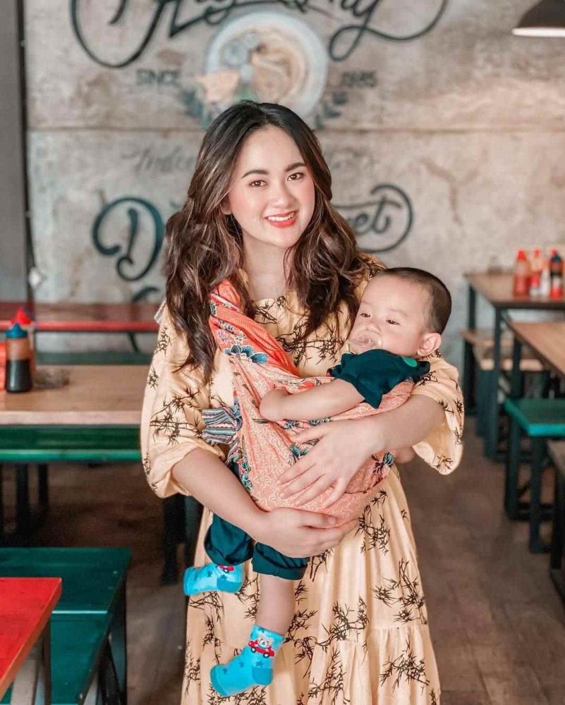 10 Potret Alifah Ratu Saelynda, Beauty Vlogger Panutan Para Acne Fighter