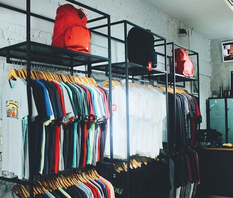 Perbedaan Distro dan Clothing, Produsen Kaos Favorit Anak Muda - Dailysia