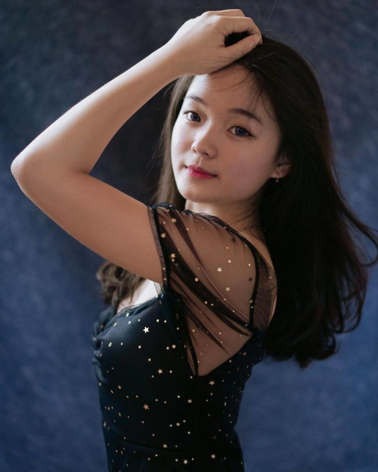 10 Potret Eunice Tjoaa, TikToker Cantik yang Jago Main Game - Dailysia