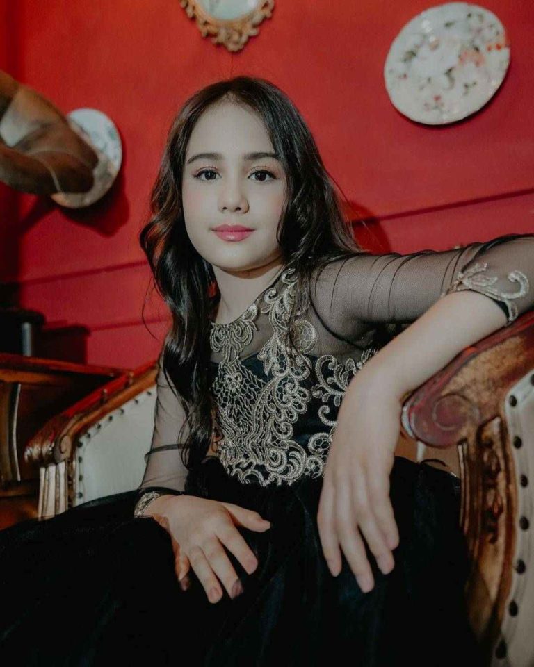 Makin Cantik, 10 Potret Aktris Cilik Nicole Rossi - Dailysia