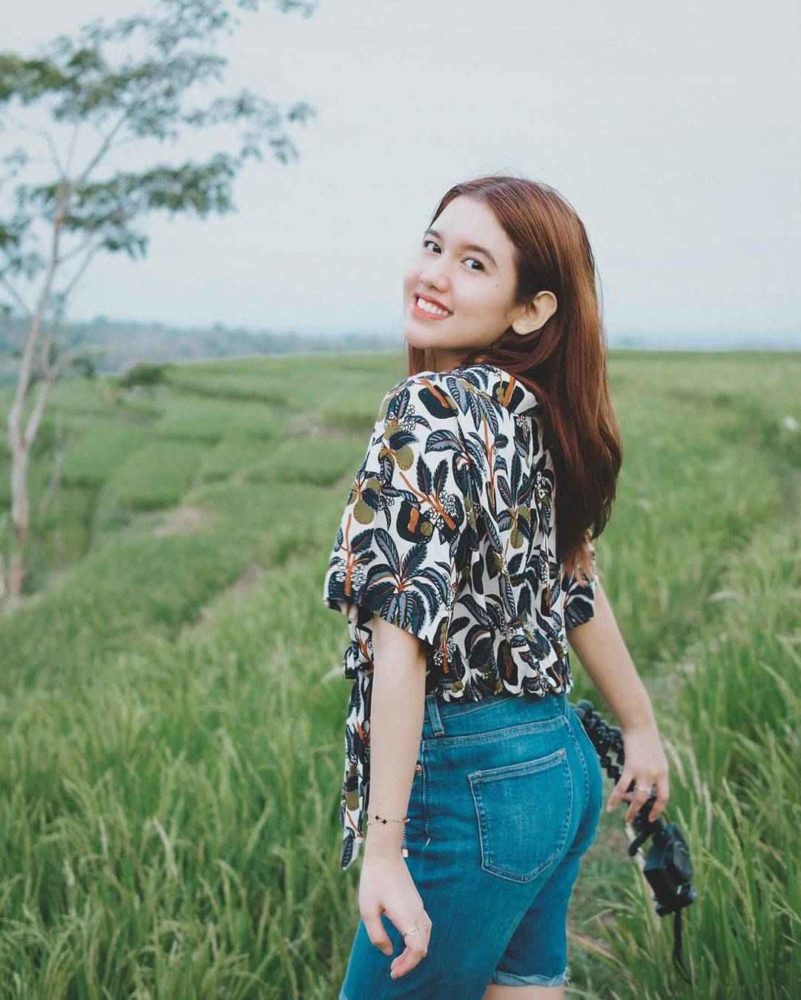 10 Pesona Shely Che, Food Vlogger Suka Mukbang Makanan Pedas