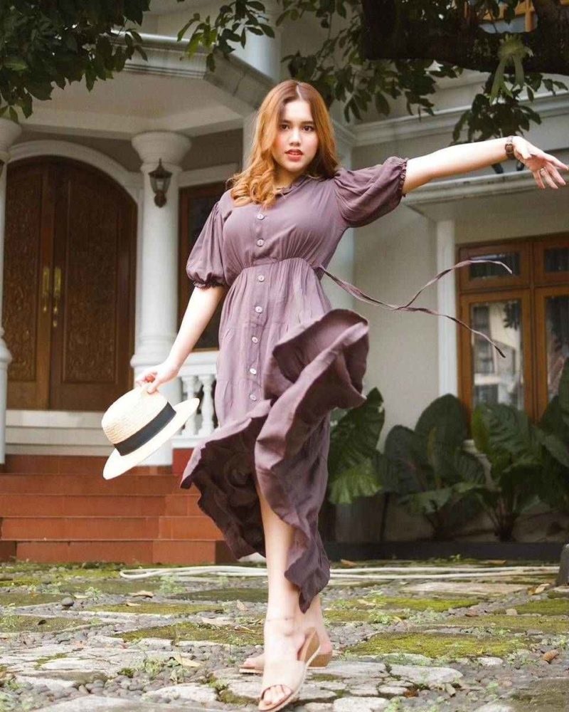 10 Pesona Shely Che, Food Vlogger Suka Mukbang Makanan Pedas