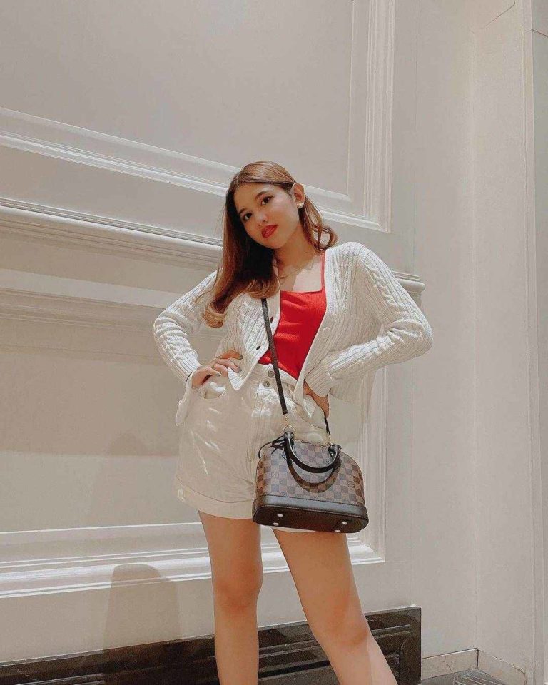 10 Pesona Shely Che, Food Vlogger Suka Mukbang Makanan Pedas